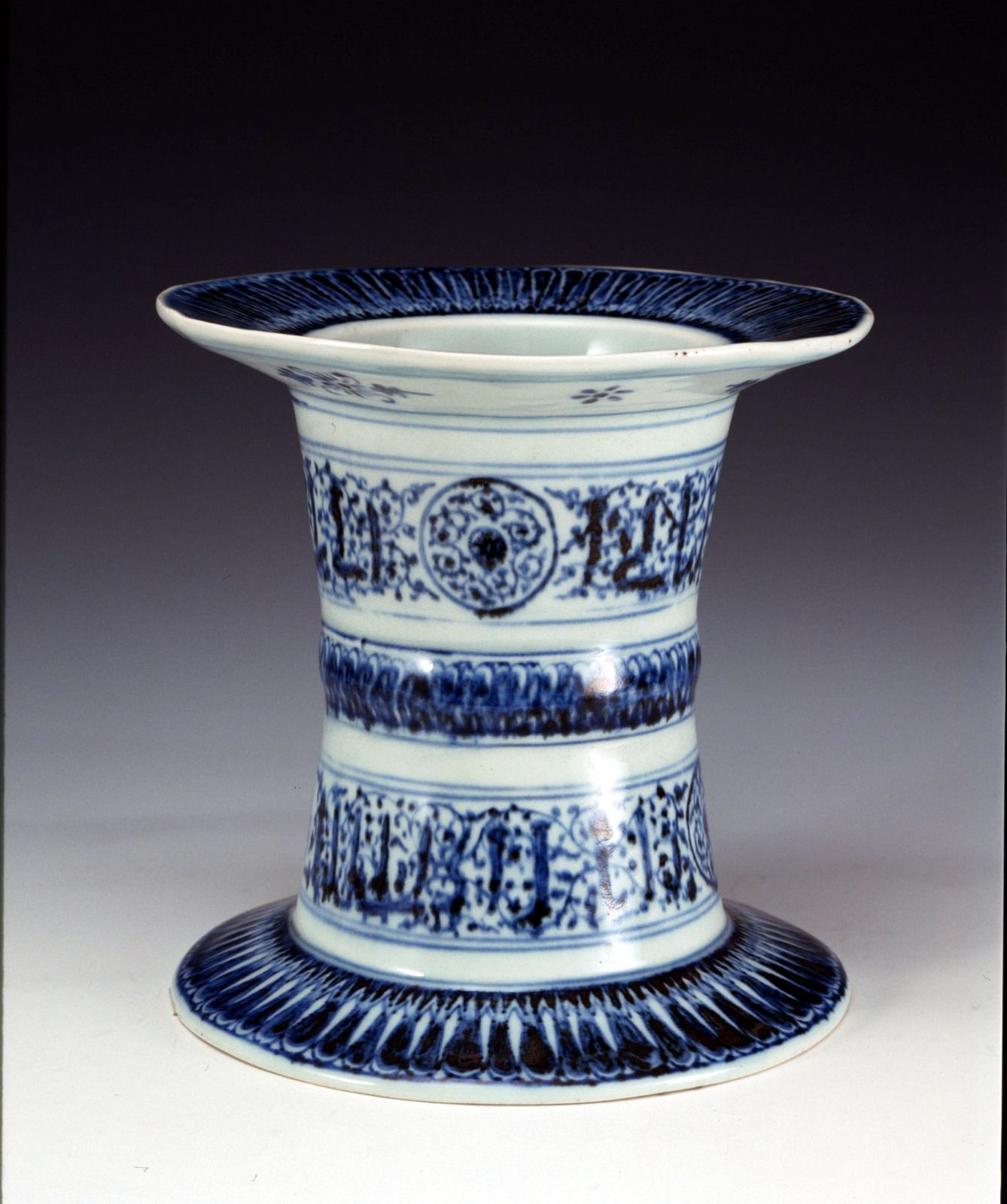 Stand with Lettering and Leafy Scrolls, Yongle reign (1403-1424 ...