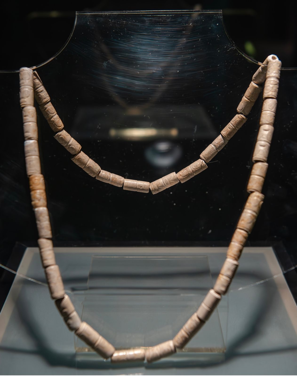 Jade tube ornament, Liangzhu culture (3300-2300 BCE) - Alain.R.Truong