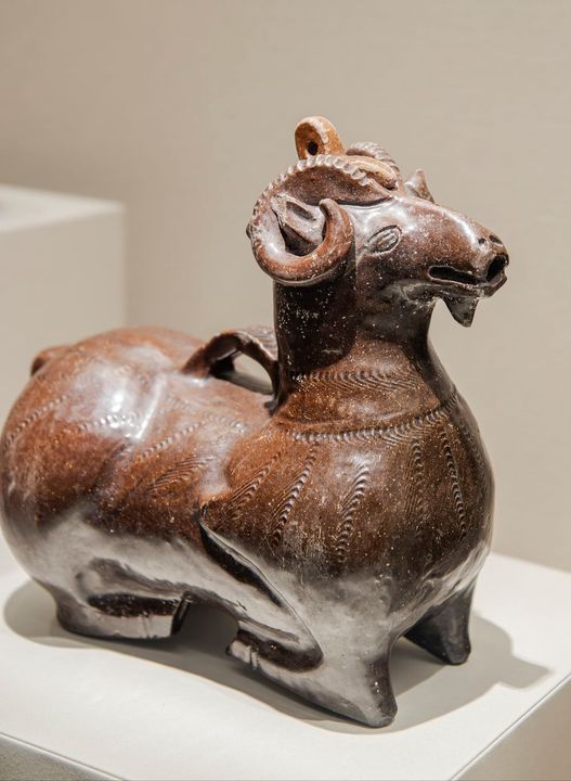 Glazed earthenware goat zun, Jin Dynasty, 3rd-4th century - Alain.R.Truong